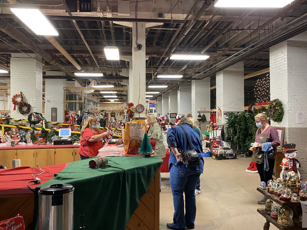 Community Helping Hands Gets Into Holiday Spirit Early | News, Sports ...